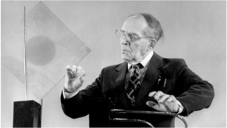 Cyberculture History: Electronic Music Pioneer/Soviet Spy Leon Theremin ...